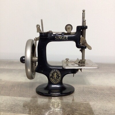 Sewing Machines - Singer Model 24