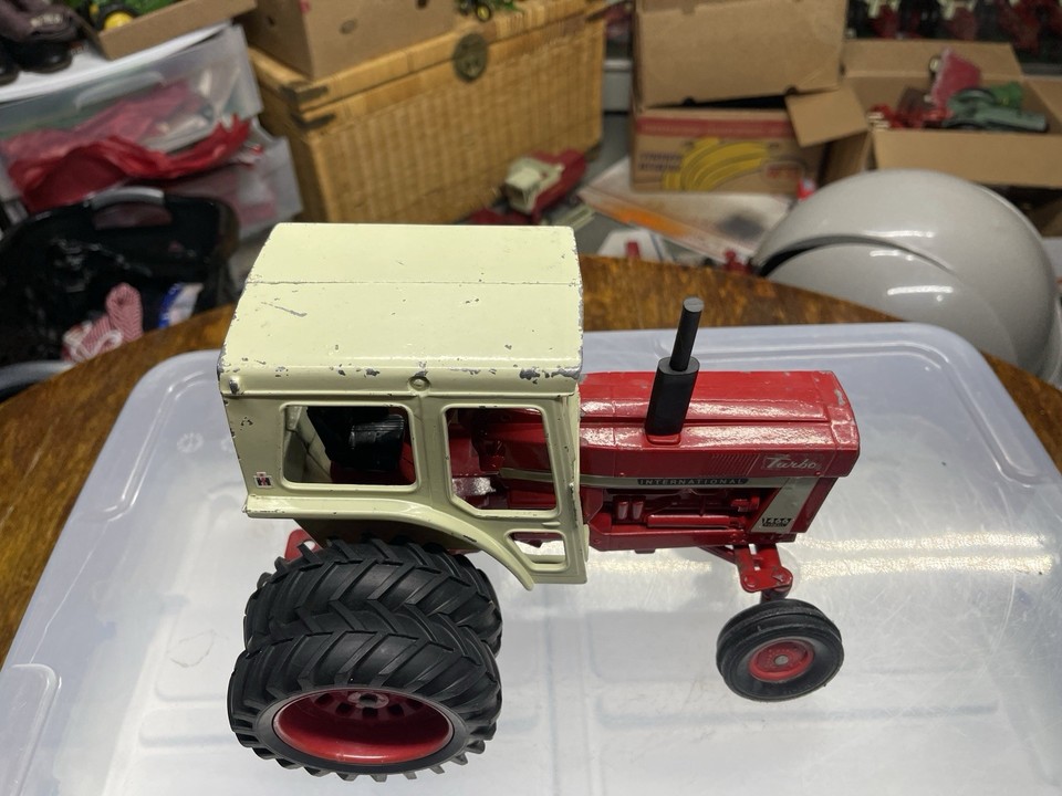 International Harvester IH 1466 Tractor W/Cab And Duals Die-Cast 1/16 ...