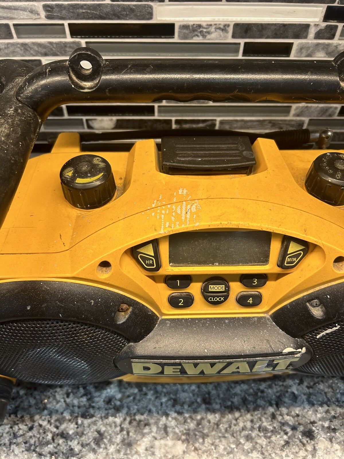 DeWALT Work Site Radio/Charger DC011 Portable Rugged Outdoor AM/FM ...