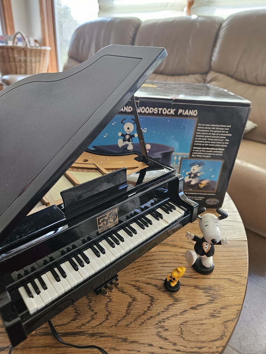 Snoopy Danst Op De Piano Peanuts Musical Animated Dancing Snoopy