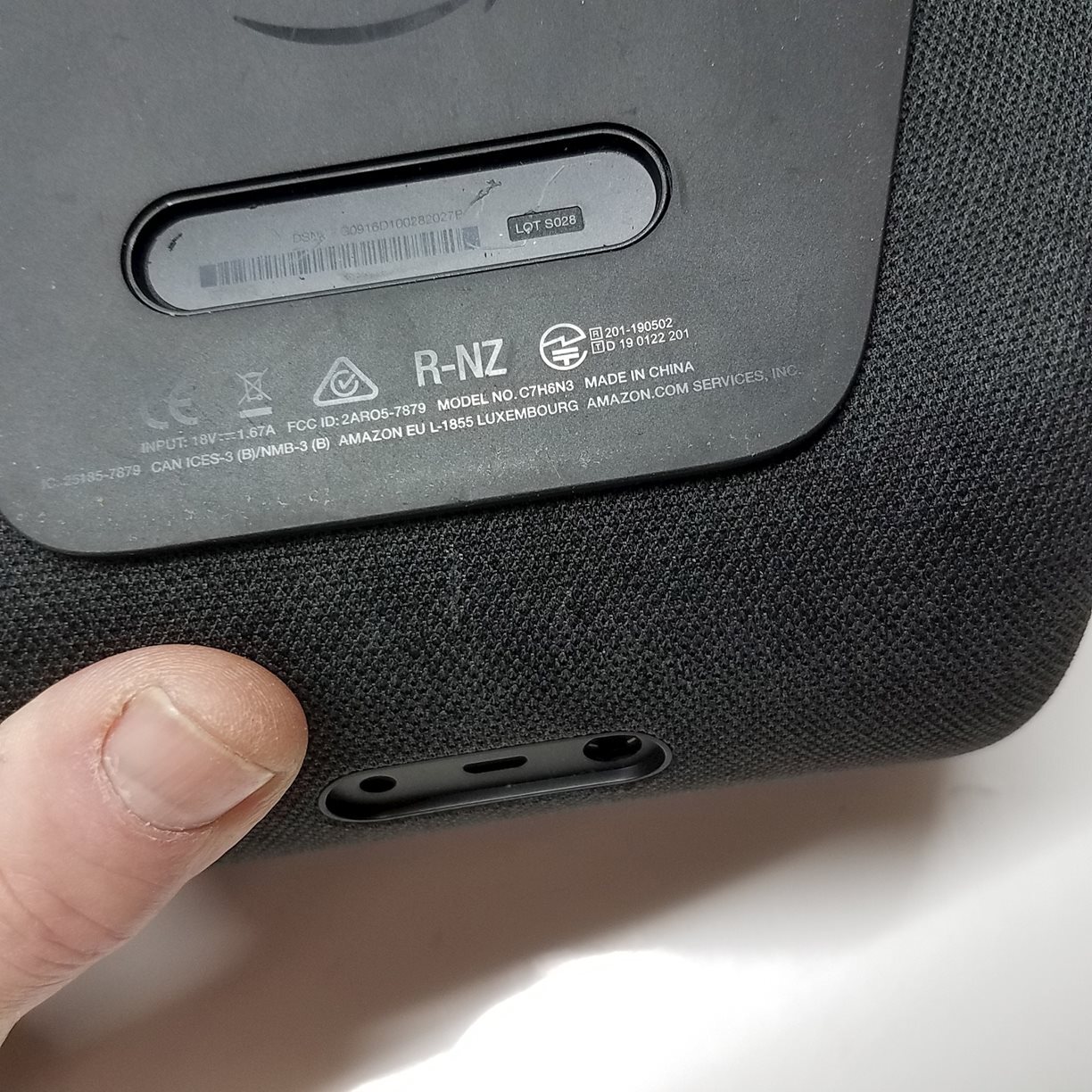 Amazon Echo Show 8 (1st gen C7H6N3) smart display speaker - Power on ...