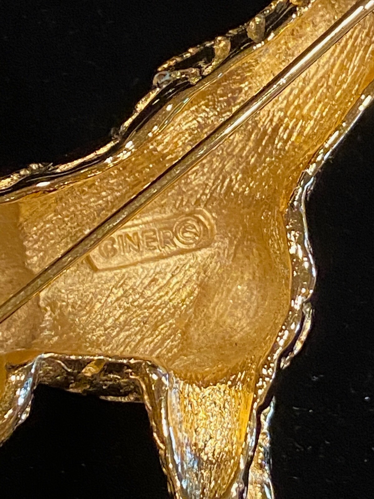 VINTAGE LARGE CINER GOLD PLATED GIRAFFE BROOCH PIN - Gem