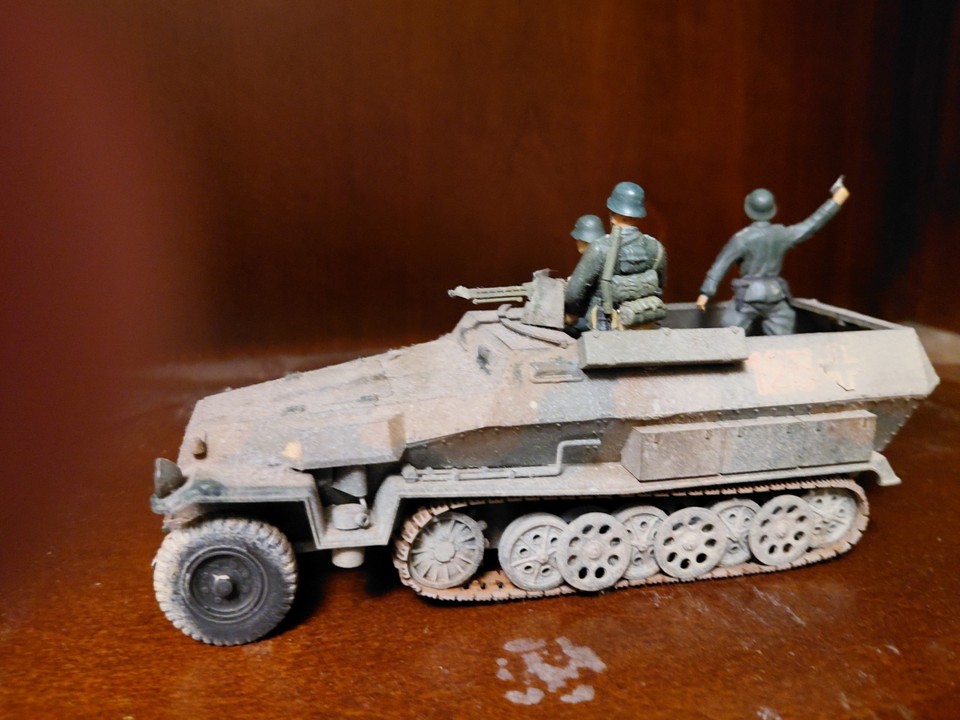 Built 1:35 scale Half-Track Tank WW2, German Hanomag Sd.Kfz.251.1/1 ...