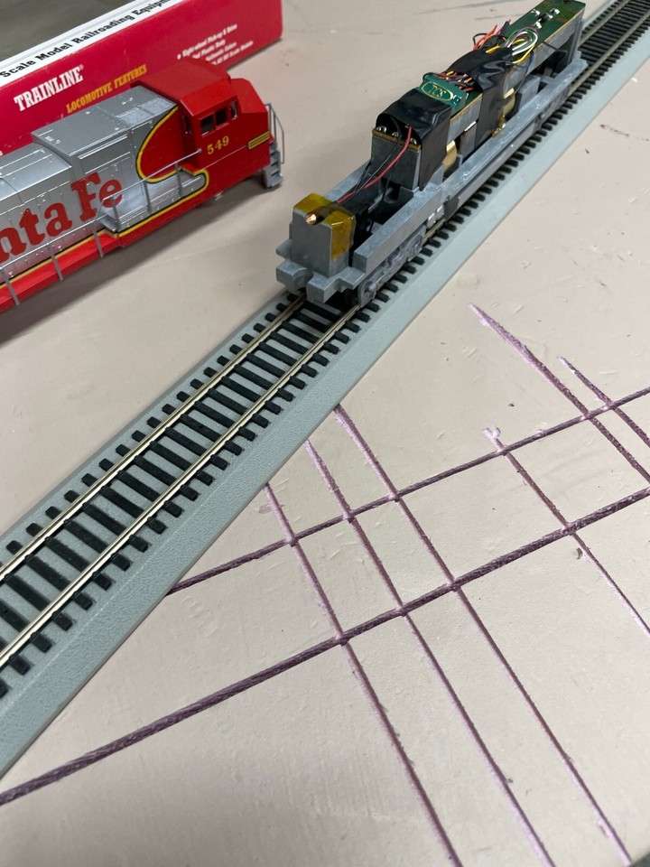 Walthers HO Trainline 931-156 Santa Fe GE Dash 8-40BW 549 w/DCC (TCS T1 ...