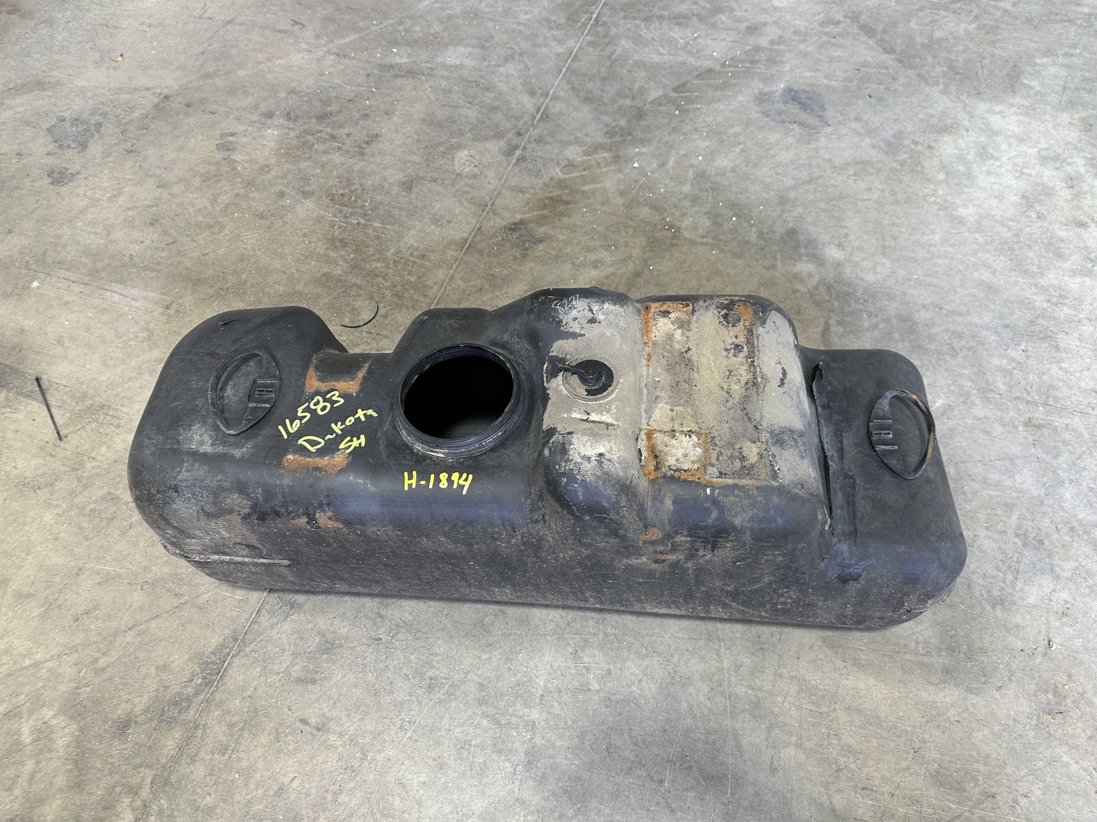 2000-2004 Dodge Dakota Fuel Gas Tank 22 Gallon | 52102486AA | Genuine ...