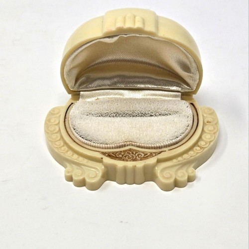 VINTAGE 1950S PLASTIC CELLULOID DECORATIVE RING BOX CREAM & GOLD ART ...