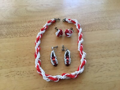 VTG SUMMER JEWELRY RED & WHITE SEED BEADS SRIRACHA SANDALS TWIST KNOT ...