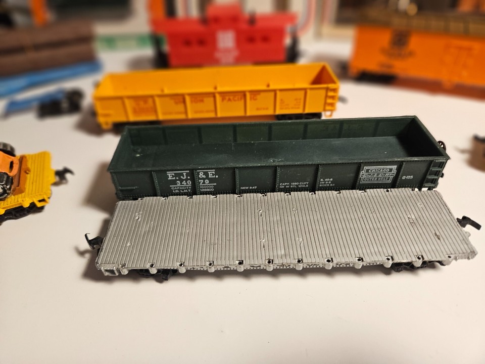 Lot Of HO SCALE TRAIN CARS & ACCESSORIES, " FOR PARTS OR REPAIR " | eBay