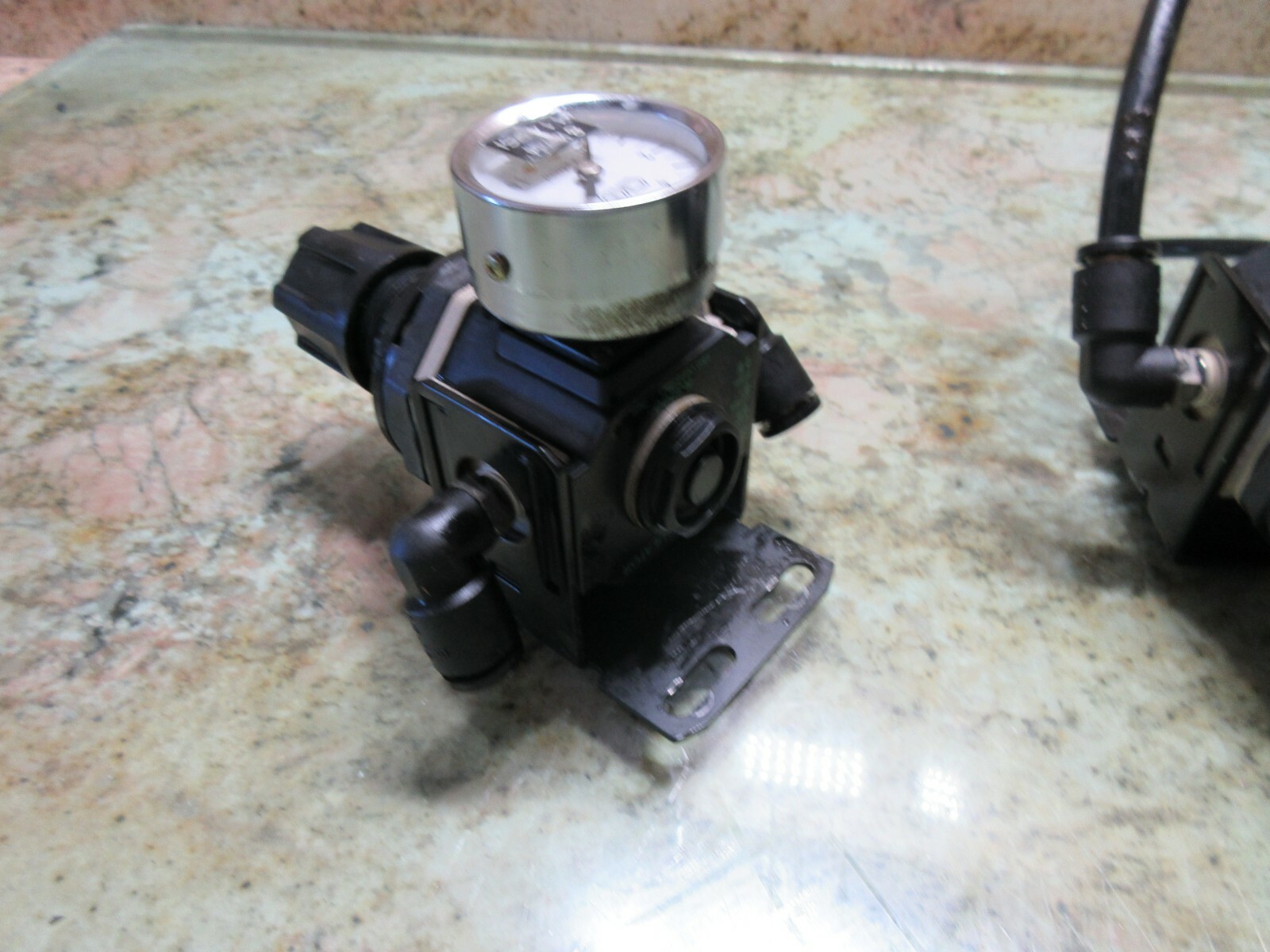 TOKIMEC CKD VALVE REGULATOR R3000 8KG 114PSI CNC WITH GAUGE MATSUURA RA ...