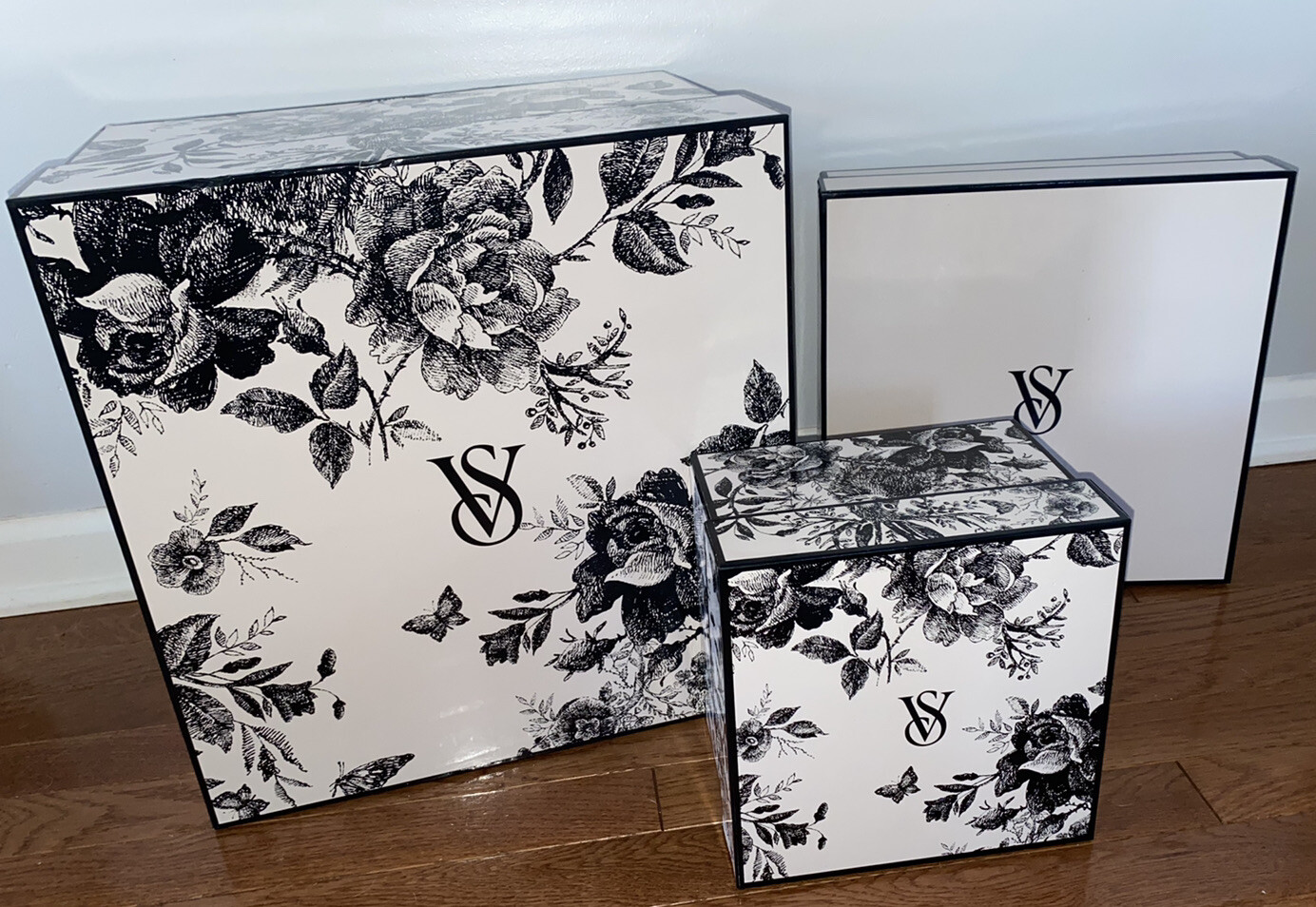 VICTORIA'S SECRET BOXES DISPLAY PROPS BOXES | eBay