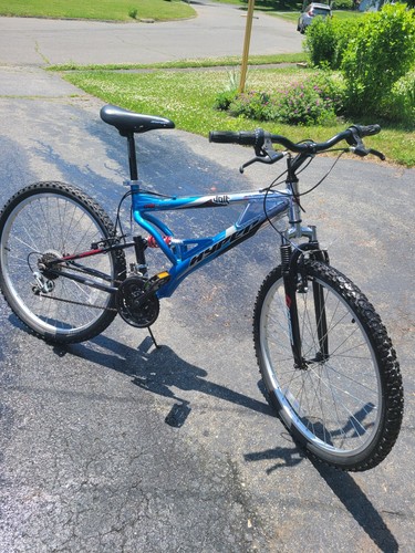 Men's Blue Hyper Jolt 26 inch Lightweight Aluminum Mountain Speed Bike ...