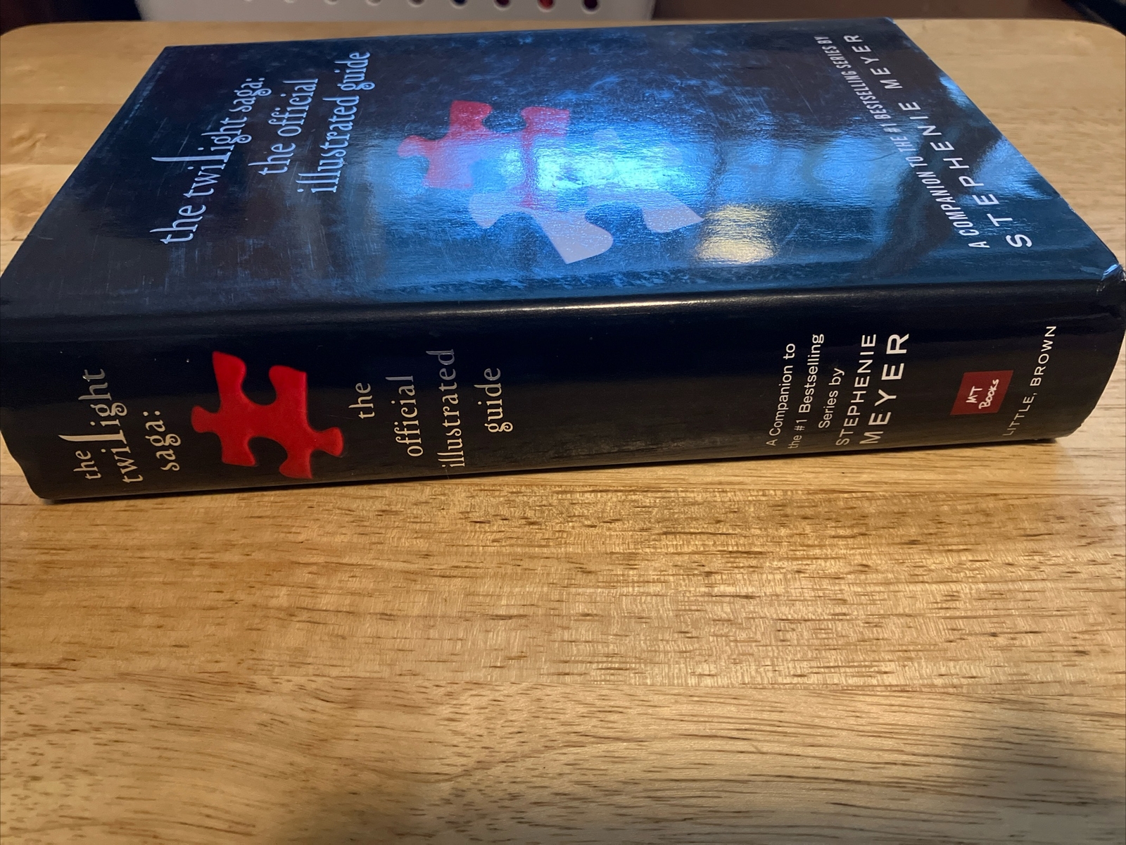 The Twilight Saga Ser.: The Twilight Saga: the Official Illustrated ...