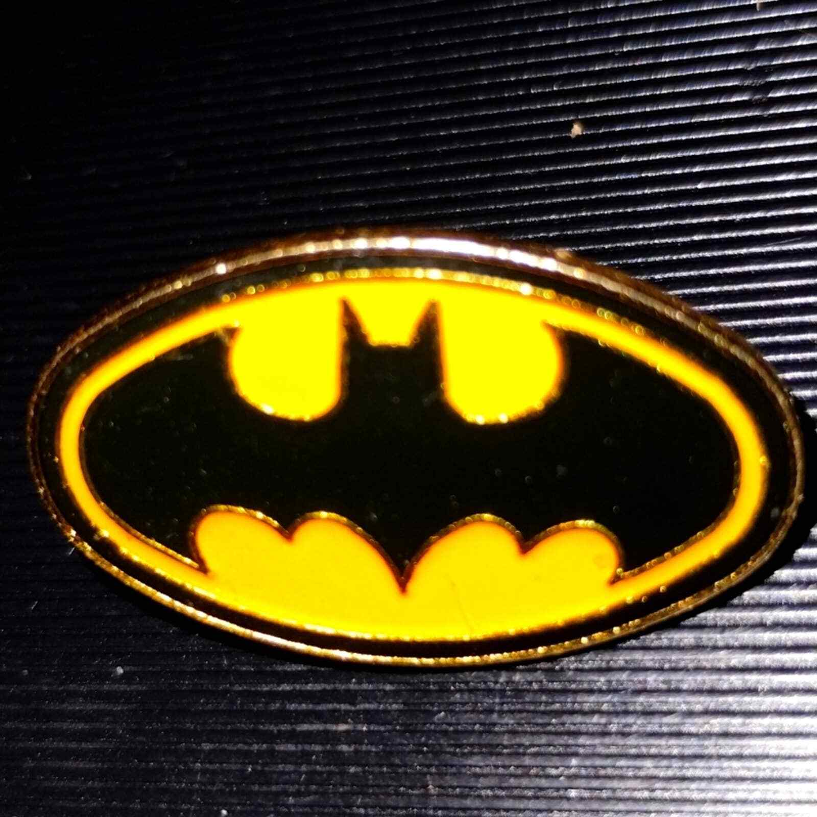 Batman logo lapel pin! You got to have this! - Gem