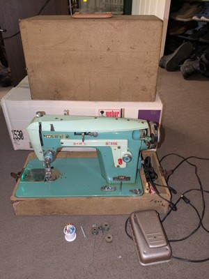VINTAGE WHITE MODEL 671 SEWING MACHINE NICE CONDITION FOR AGE MOTOR ...