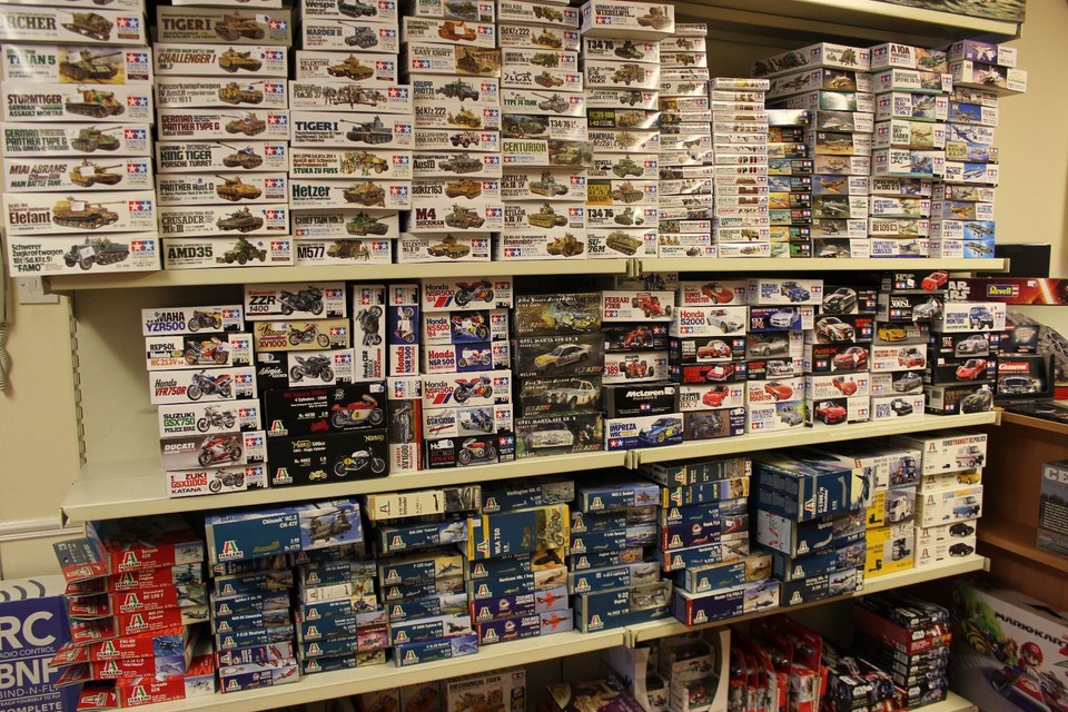 TAMIYA 35239 German 18 Ton Half-track Famo 1:35 Military Model Kit ...