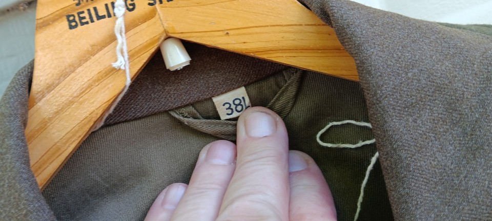 WW2 VINTAGE US MARINE WOOL IKE JACKET PATCHES INSIGNIA MAJOR MERLIN ...