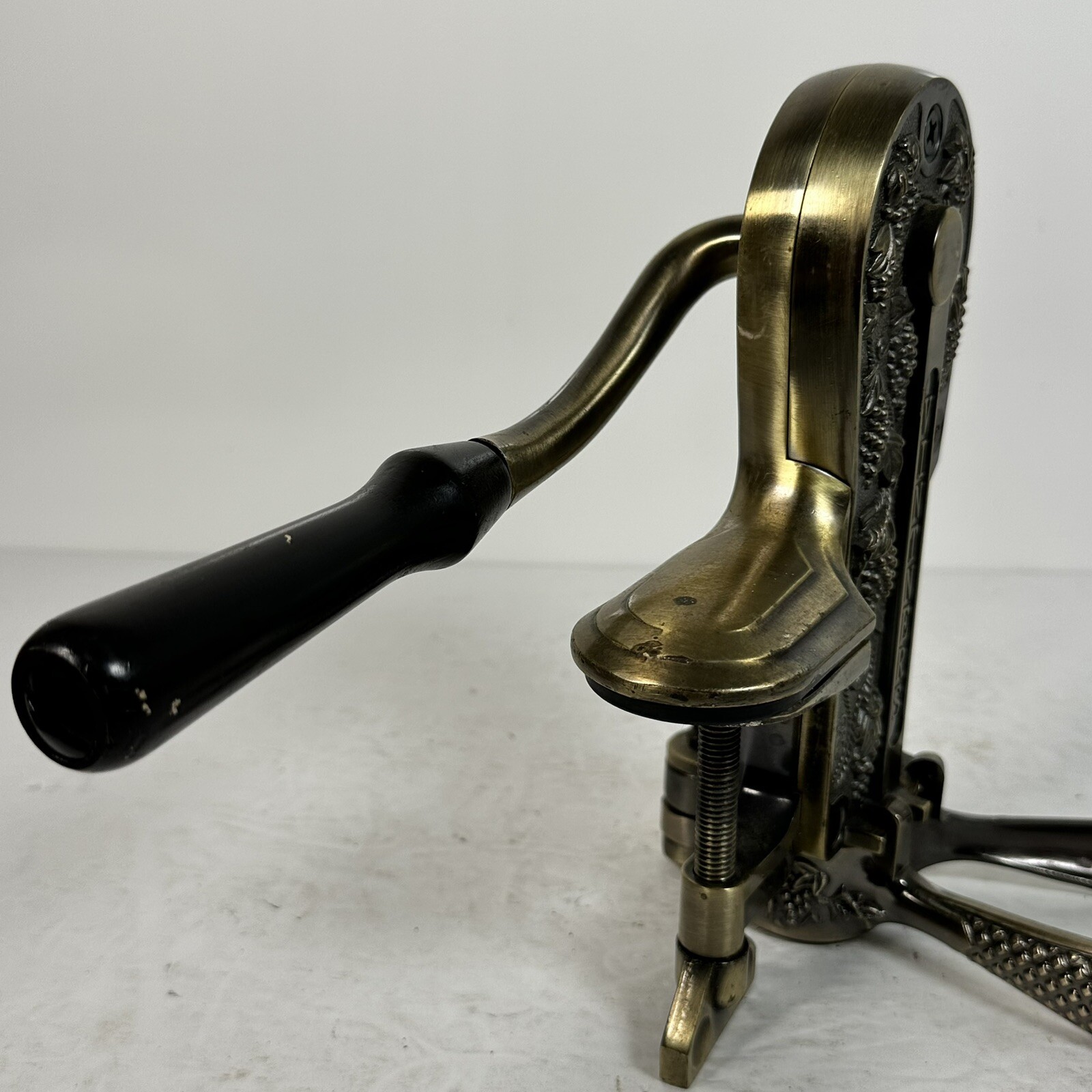 Vintners States Reserve Classic Tabletop Wine Bottle Cork Opener Bronze ...