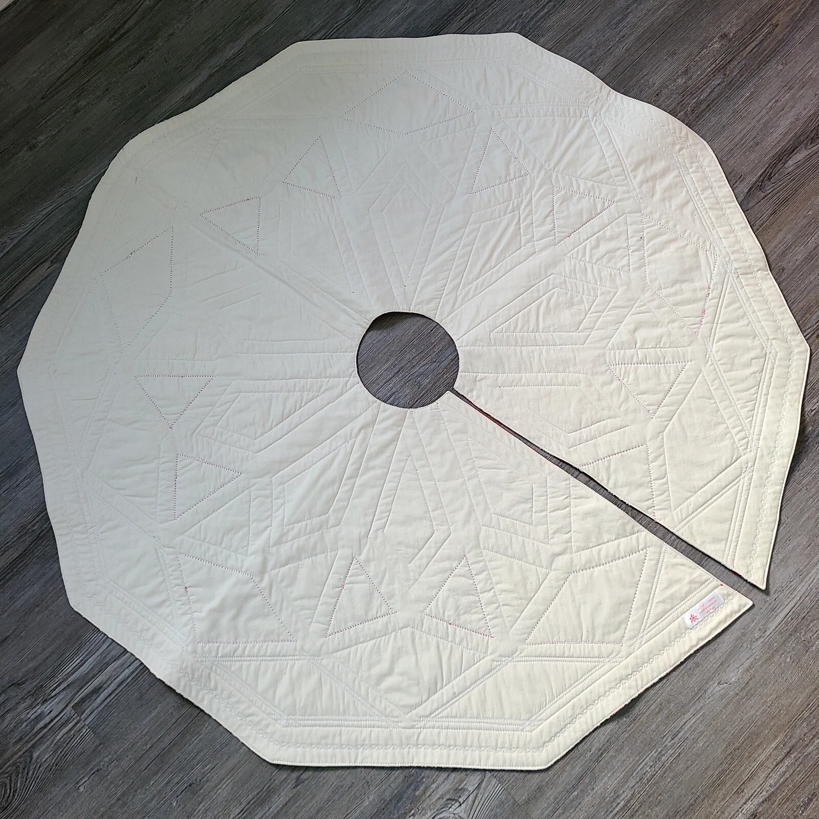 Handmade Christmas Tree Skirt - 43 inch octagon - Star Sapphire pattern ...