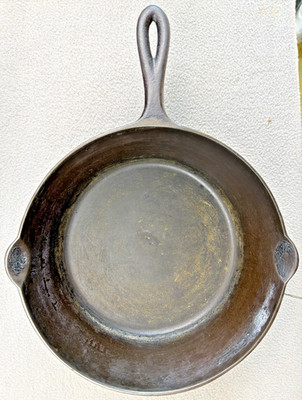 CHICAGO HARDWARE Foundry Hammered Cast Iron Skillet Dutch Oven 89A ...
