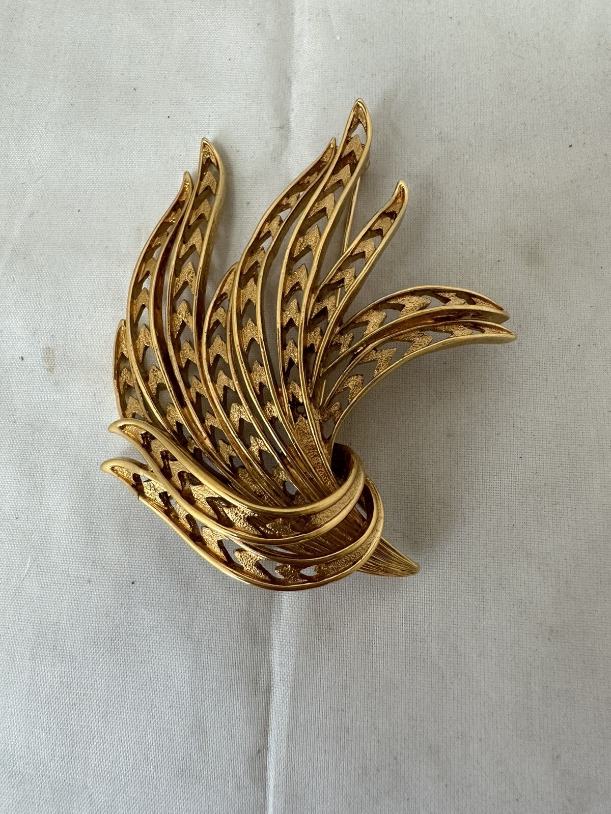 Vintage Monet Waving Wheat Gold Tone Pin - Gem