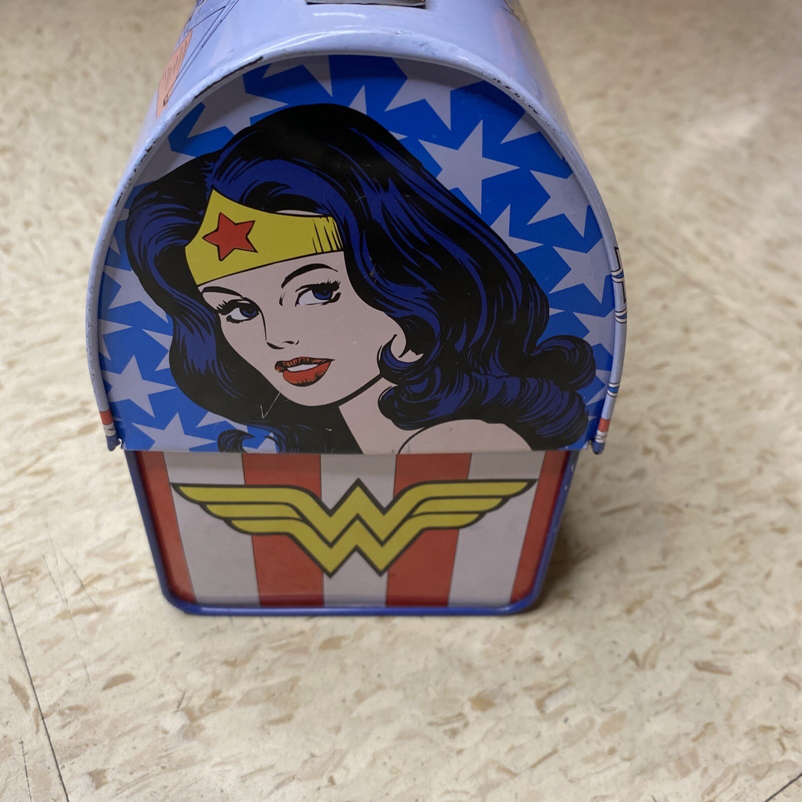 Wonder Woman Domed Metal Lunch Box | eBay