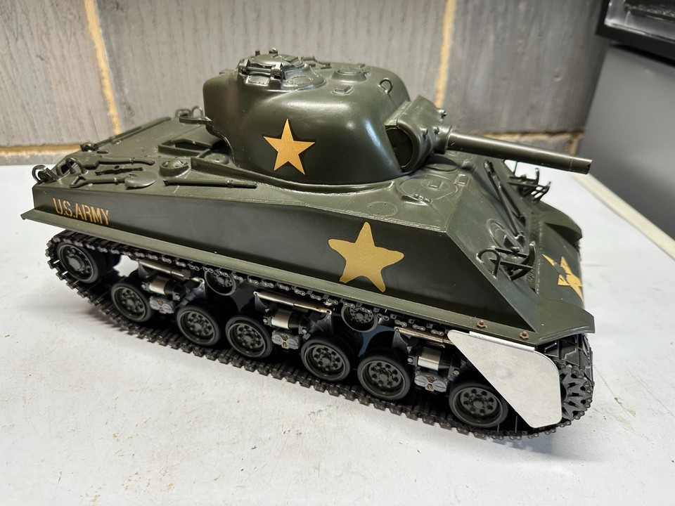 1/16 56001 1974 Tamiya M4 Sherman Radio Control Tank. Tamiya's first RC ...