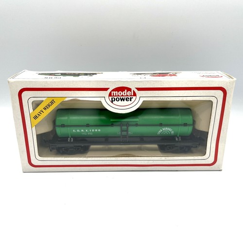 Model Power HO Scale Heavy Weight Cities Service 40' Chemical Tank Car ...