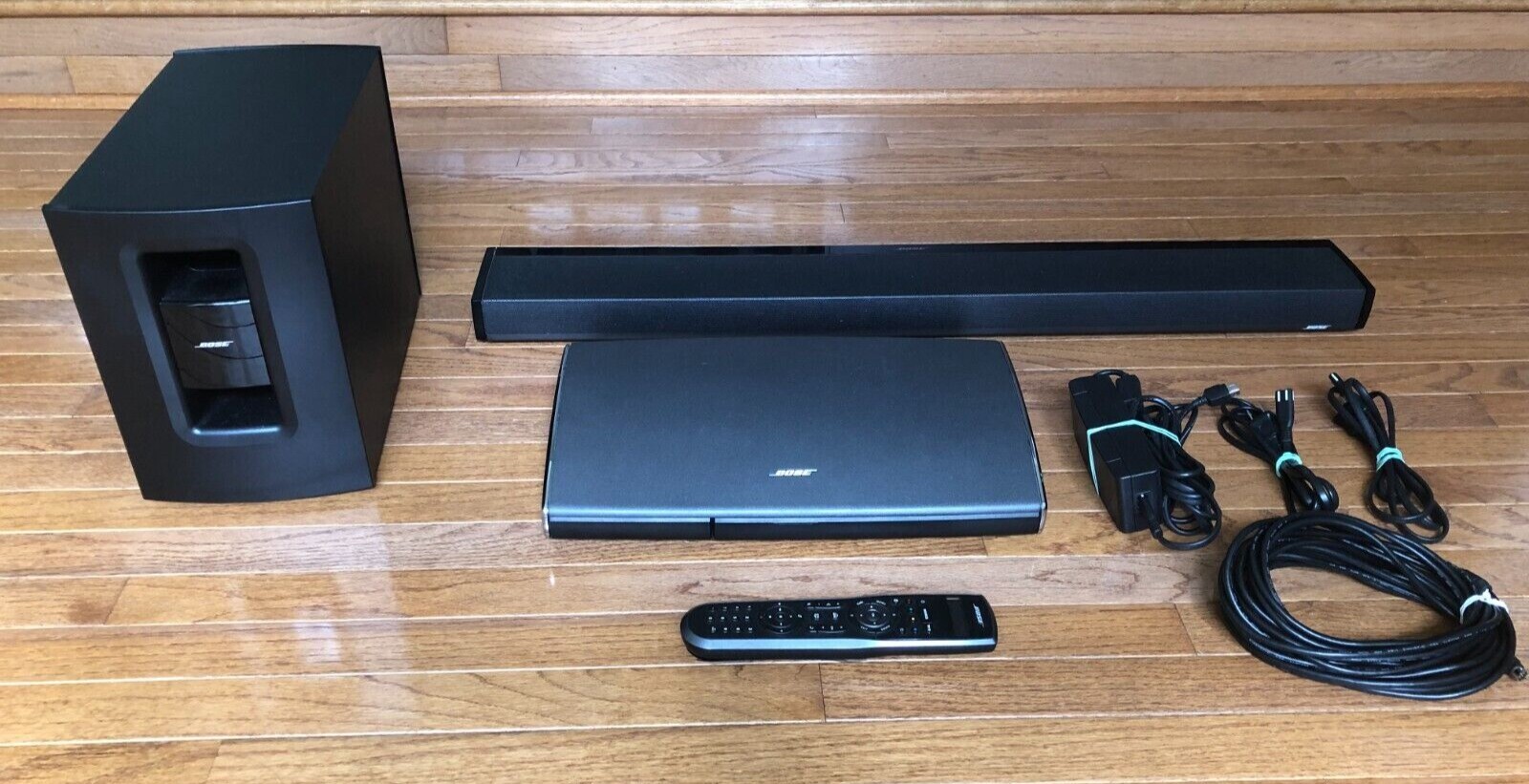 Bose Lifestyle 135 Home Entertainment System, AV35 Console, Remote ...