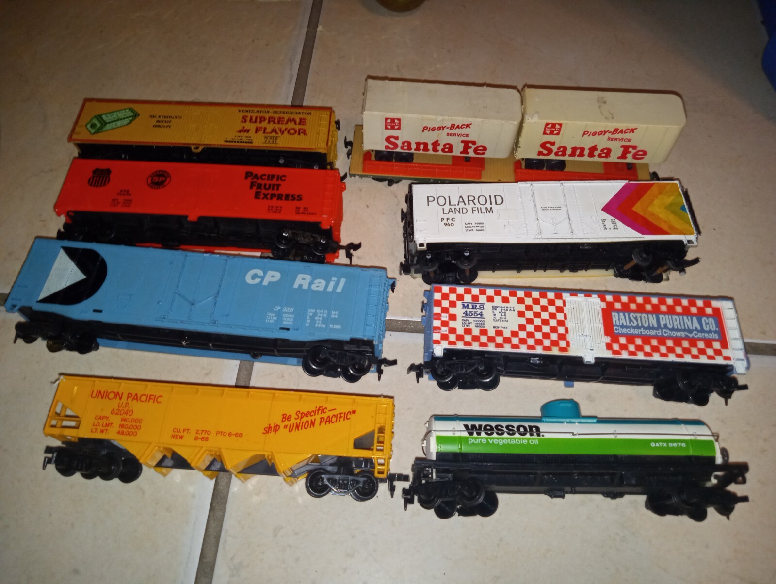 Mixed Lot 8 Model Train Cars | eBay