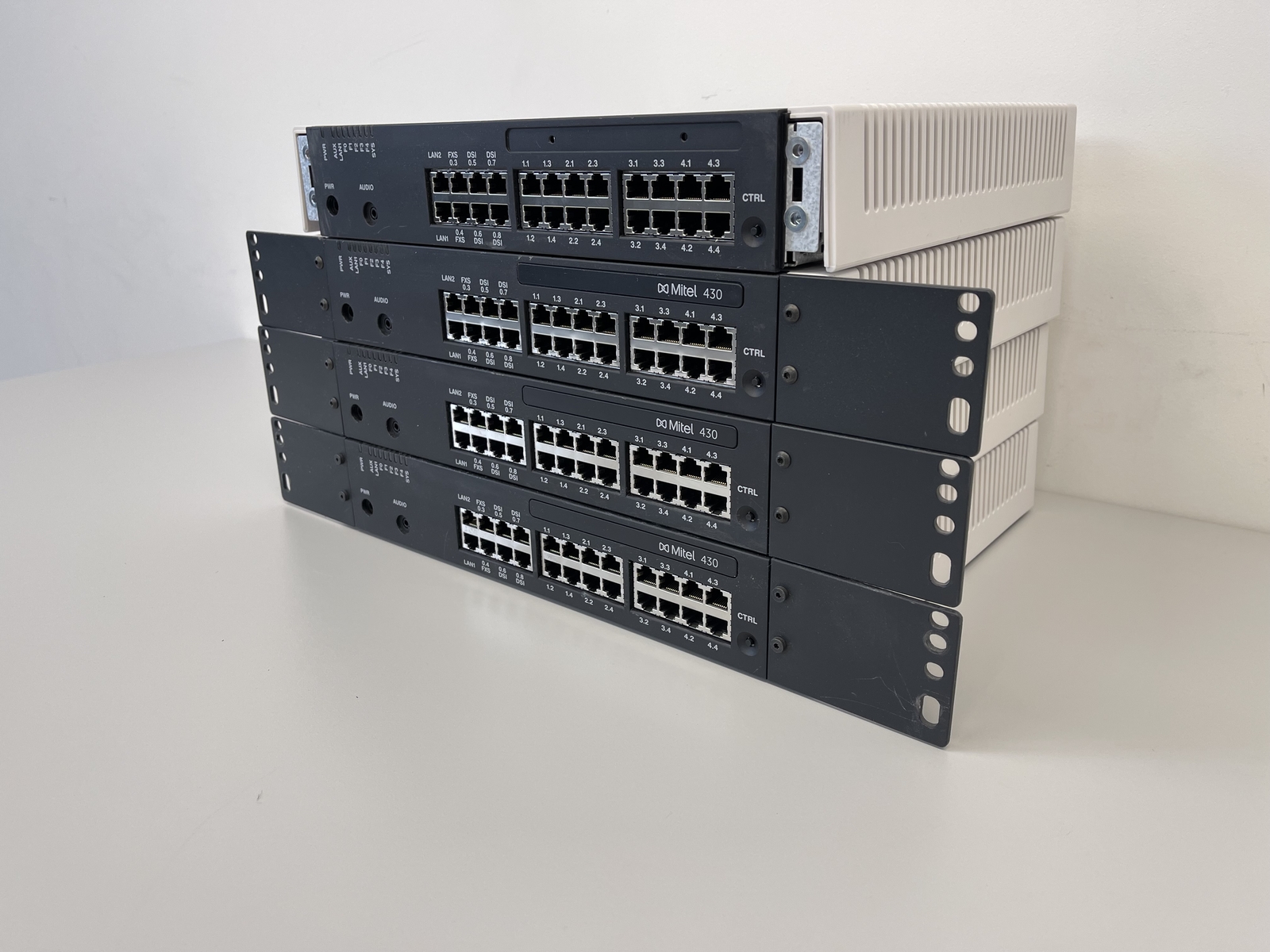 Telefonanlage Mitel 470 Controller inkl. Lizenzen, 4x 430 Controller ...