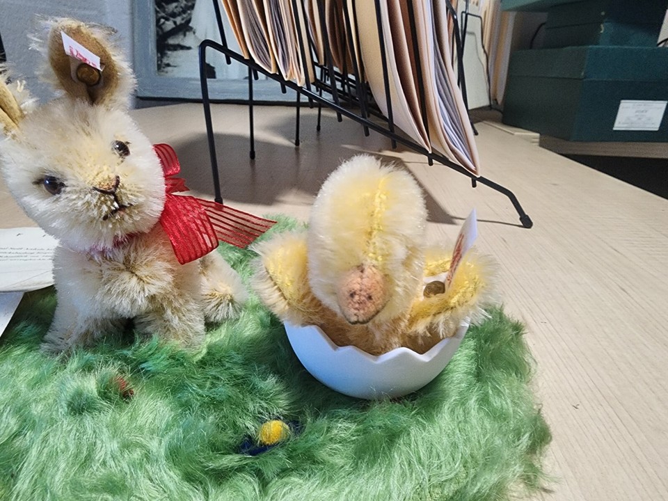 Steiff 2004 Easter Diorama Scene Rabbit & Chick + Porcelain Egg Shell ...