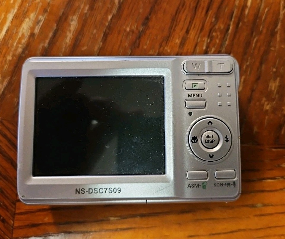 Insignia NS-DSC7S09 Digital Camera Silver Untested - No Battery ...