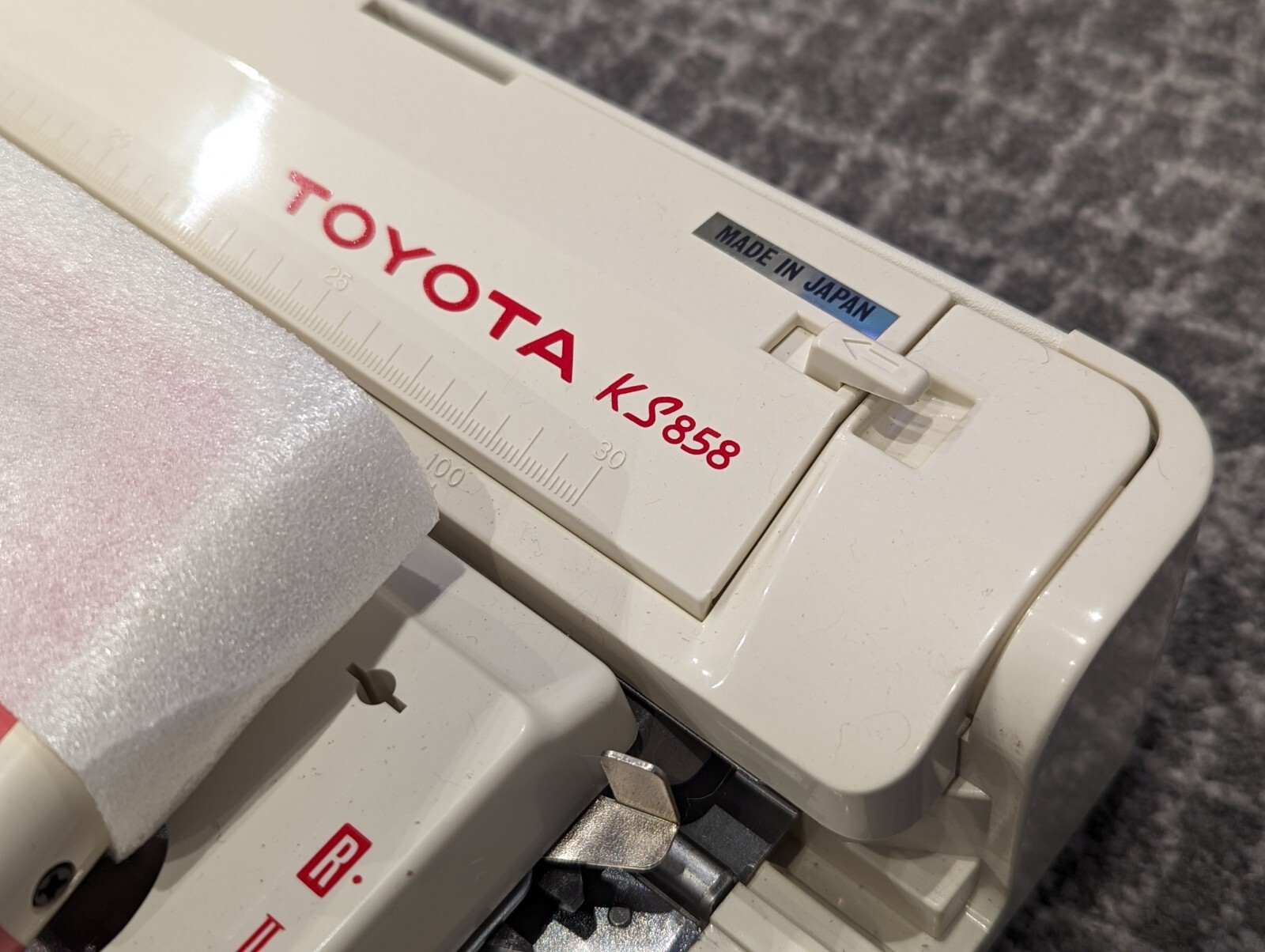 NEW TOYOTA KS 858 Vintage knitting Machine Very Rare Unused In Case ...