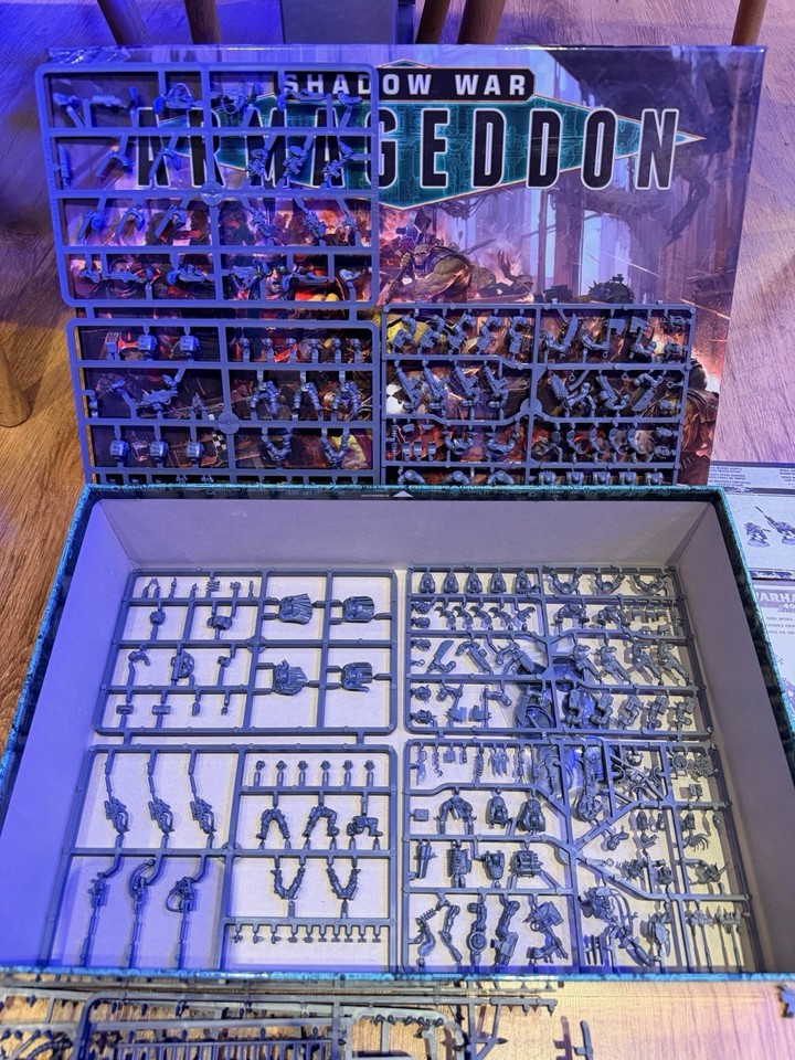 Warhammer 40k Armageddon Box (DE) – 2 Armeen NEU im Gussrahmen + Regeln ...