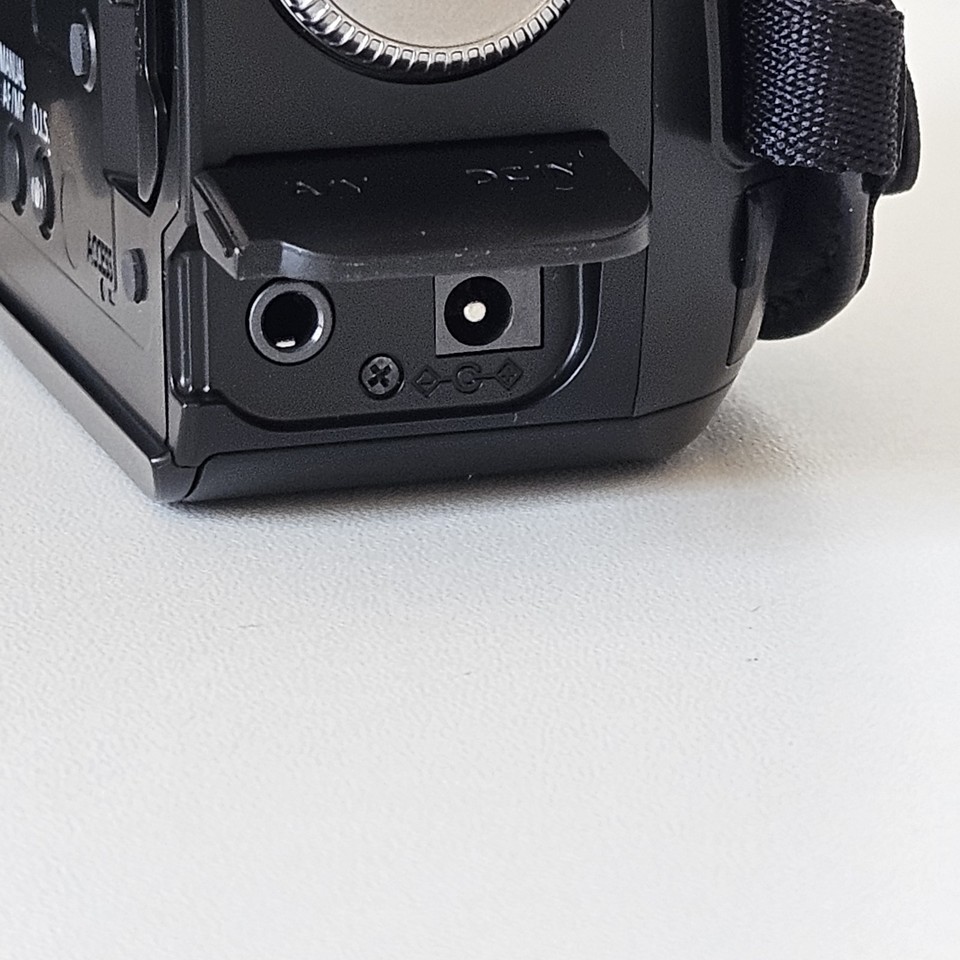 Panasonic SDR-S26 Camcorder Handheld Digital Video Camera Box Leads 4gb ...
