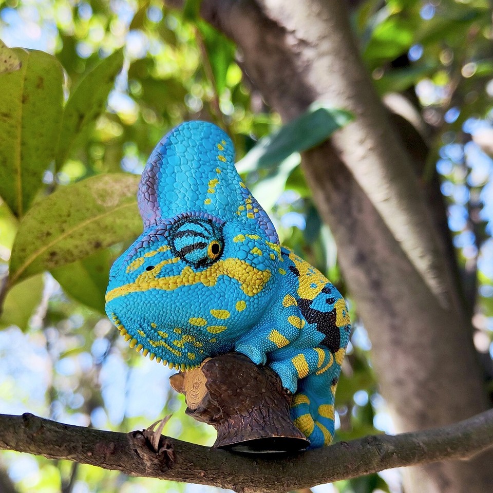 Animal Heavenly Body Chamaeleo Blue Veiled Chameleon Statue | eBay