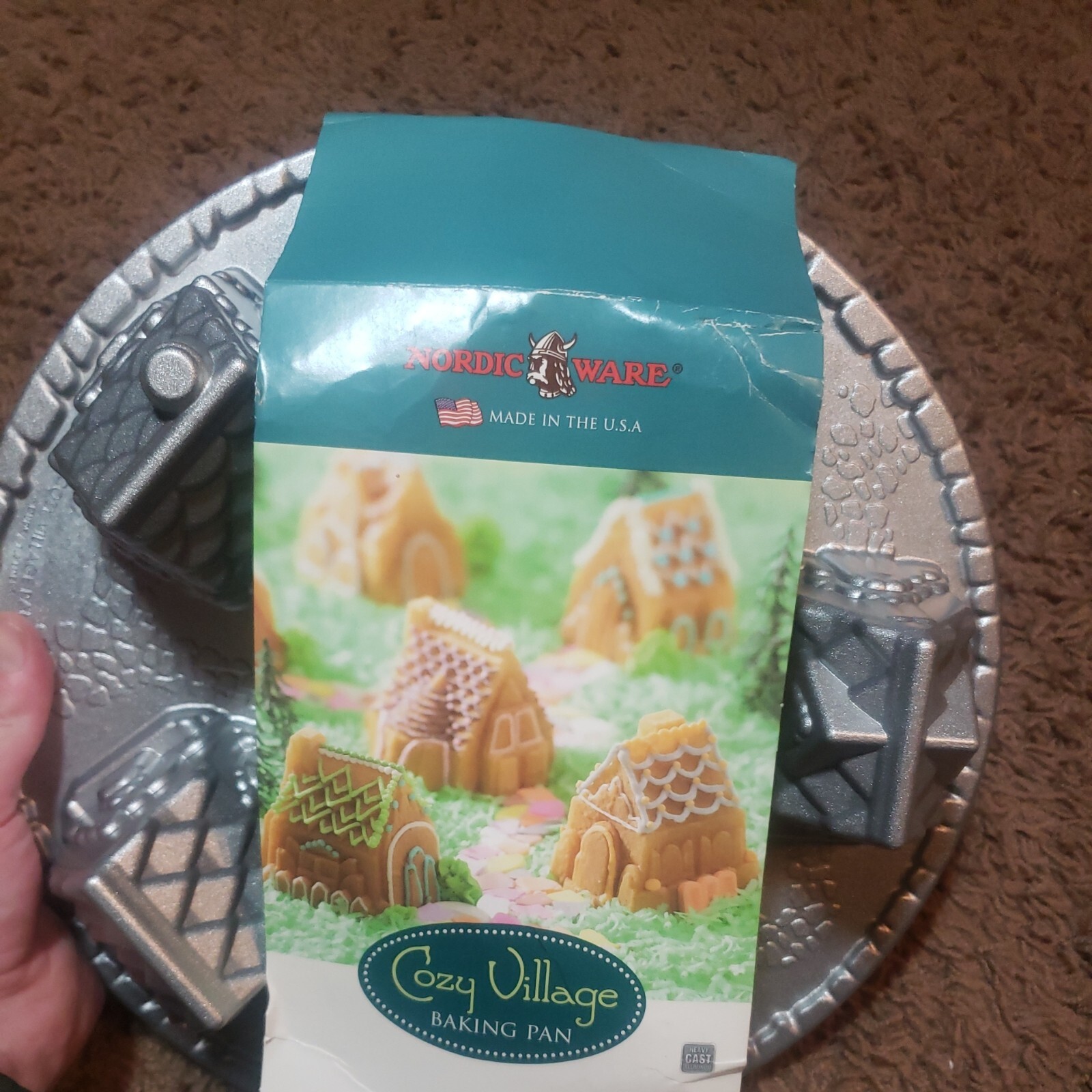 Nordic Ware Cozy Village Heavy Cast 81948 Bundt Bakeware Platinum 6 Cup ...