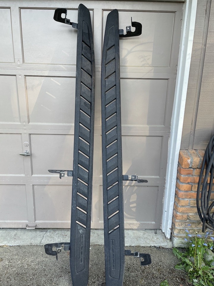 Genuine GM Running Board Step Right | 84630475 | Black | Genuine OEM ...