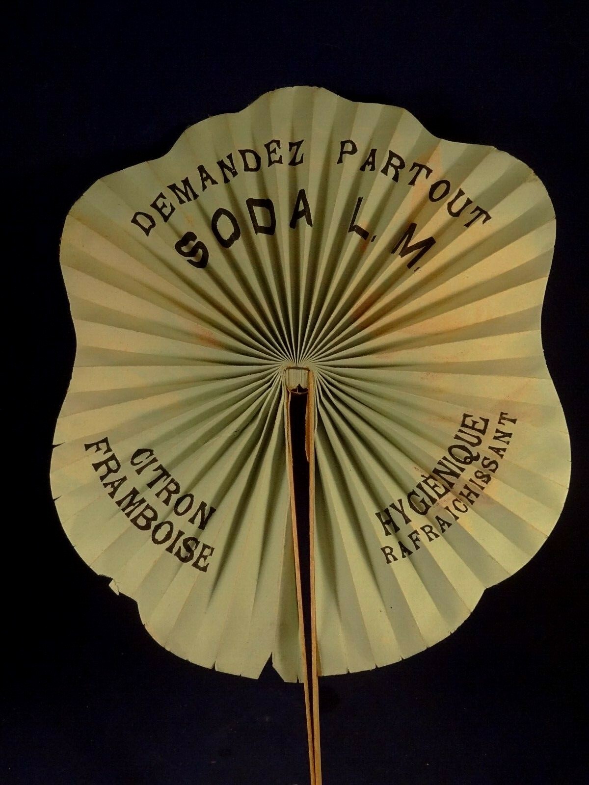 Ancien éventail publicitaire bois papier PLV SODA L.M. Mer voilier ...
