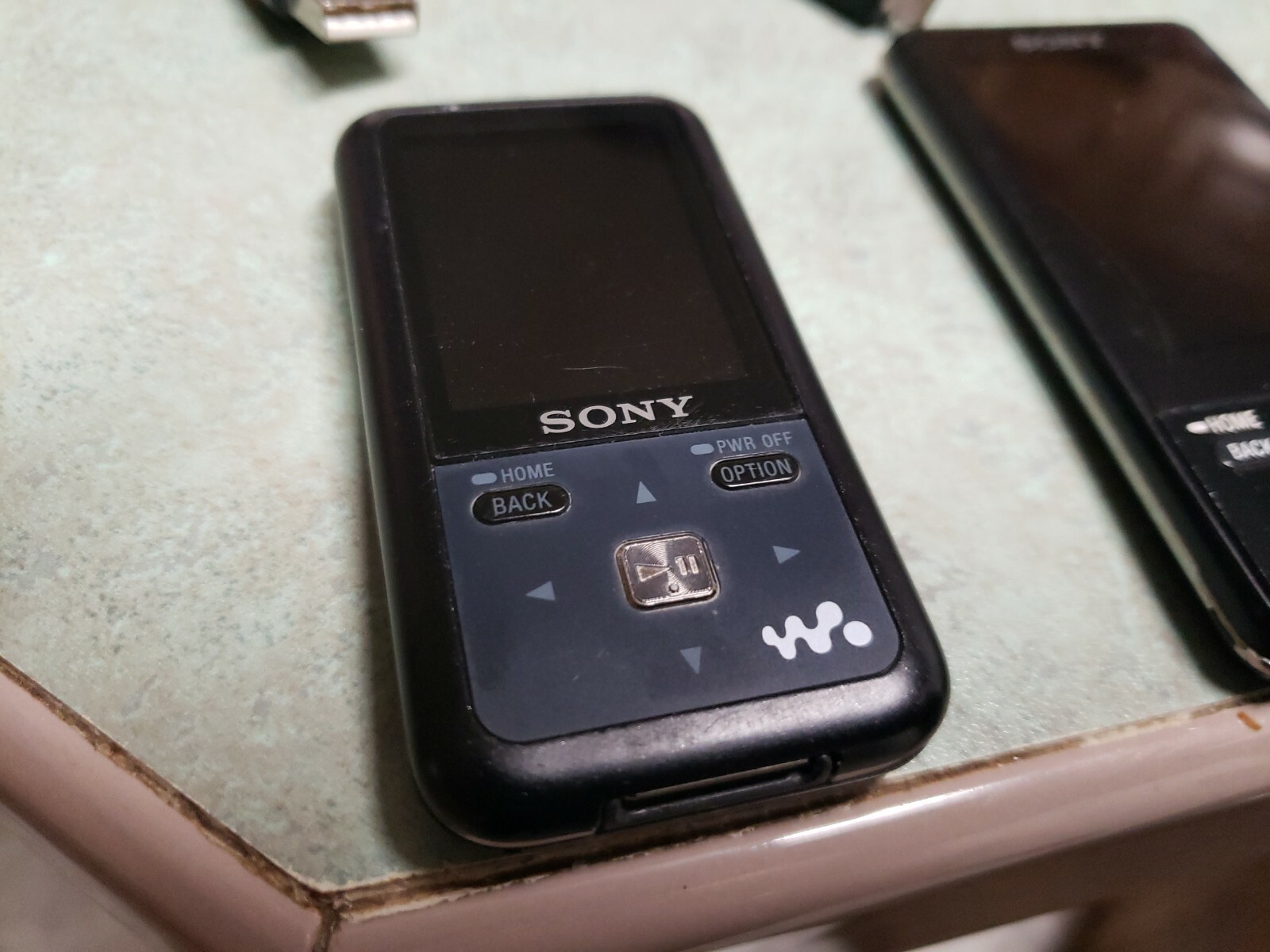 Sony Walkman Media Players 2gb (NWZ-S615F)/8gb (NWZ-A728B) - Lot of 2 ...