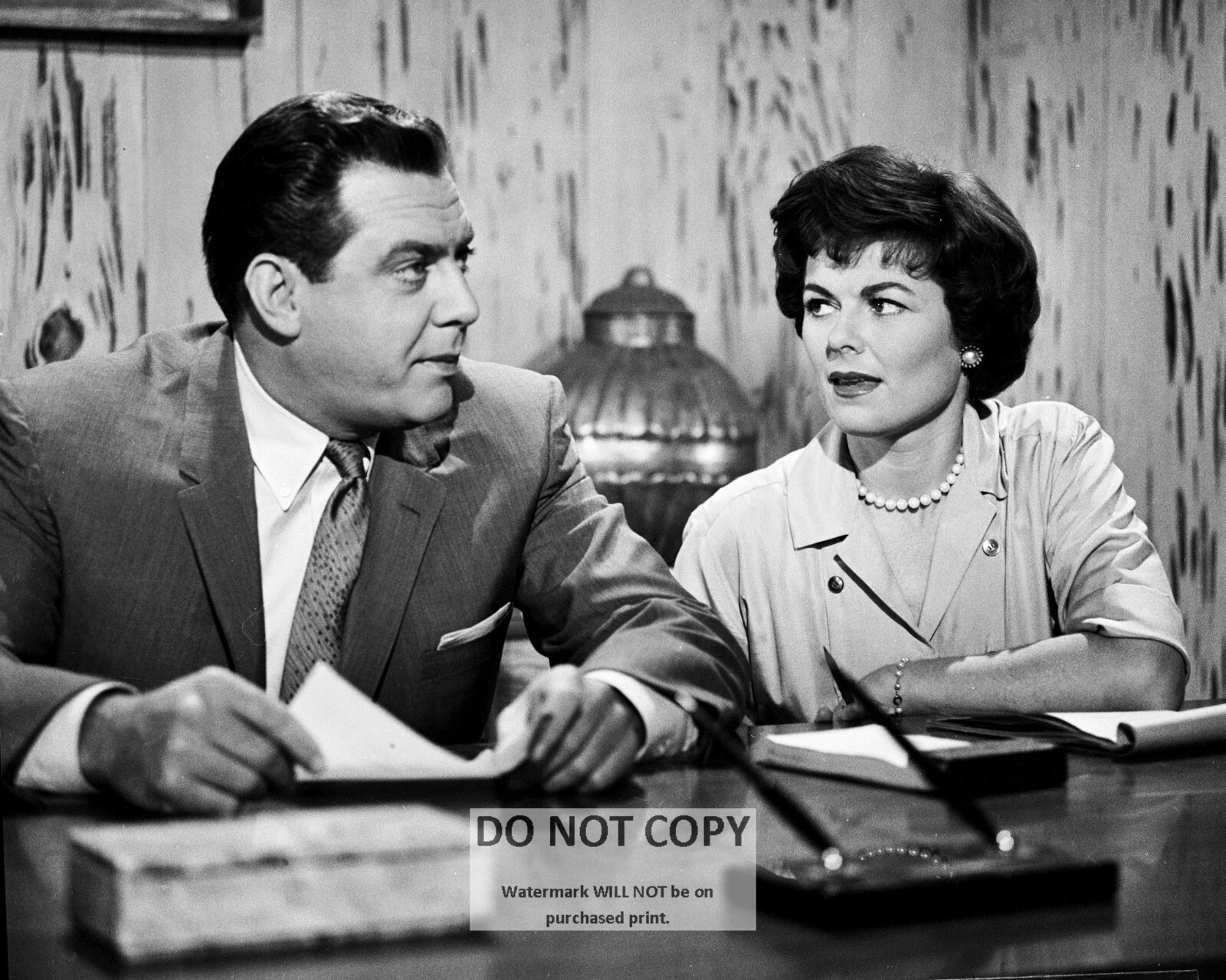 RAYMOND BURR AND BARBARA HALE IN "PERRY MASON" - 8X10 PUBLICITY PHOTO ...