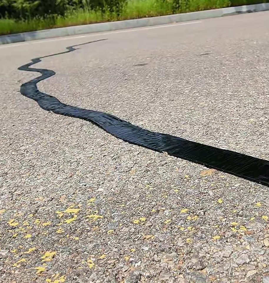Driveway Crack Filler Self-Adhesive Asphalt Crack Repair Quik Joint ...