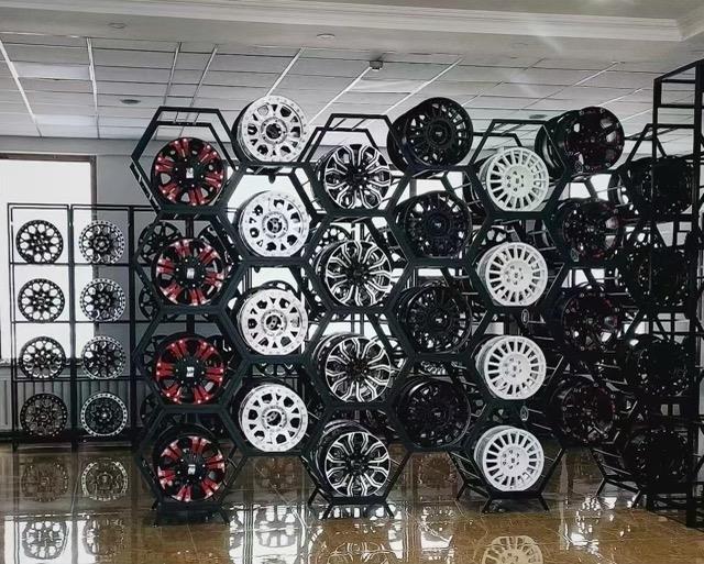 WHEEL DISPLAY RACK HOLDS 17" to 22" WHEELS- SHOWROOM FLOOR RACK- 8 ...