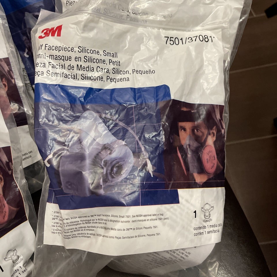 3M 7501/37081 Half Facepiece Silicone Respirator Reusable Small - 7 ...