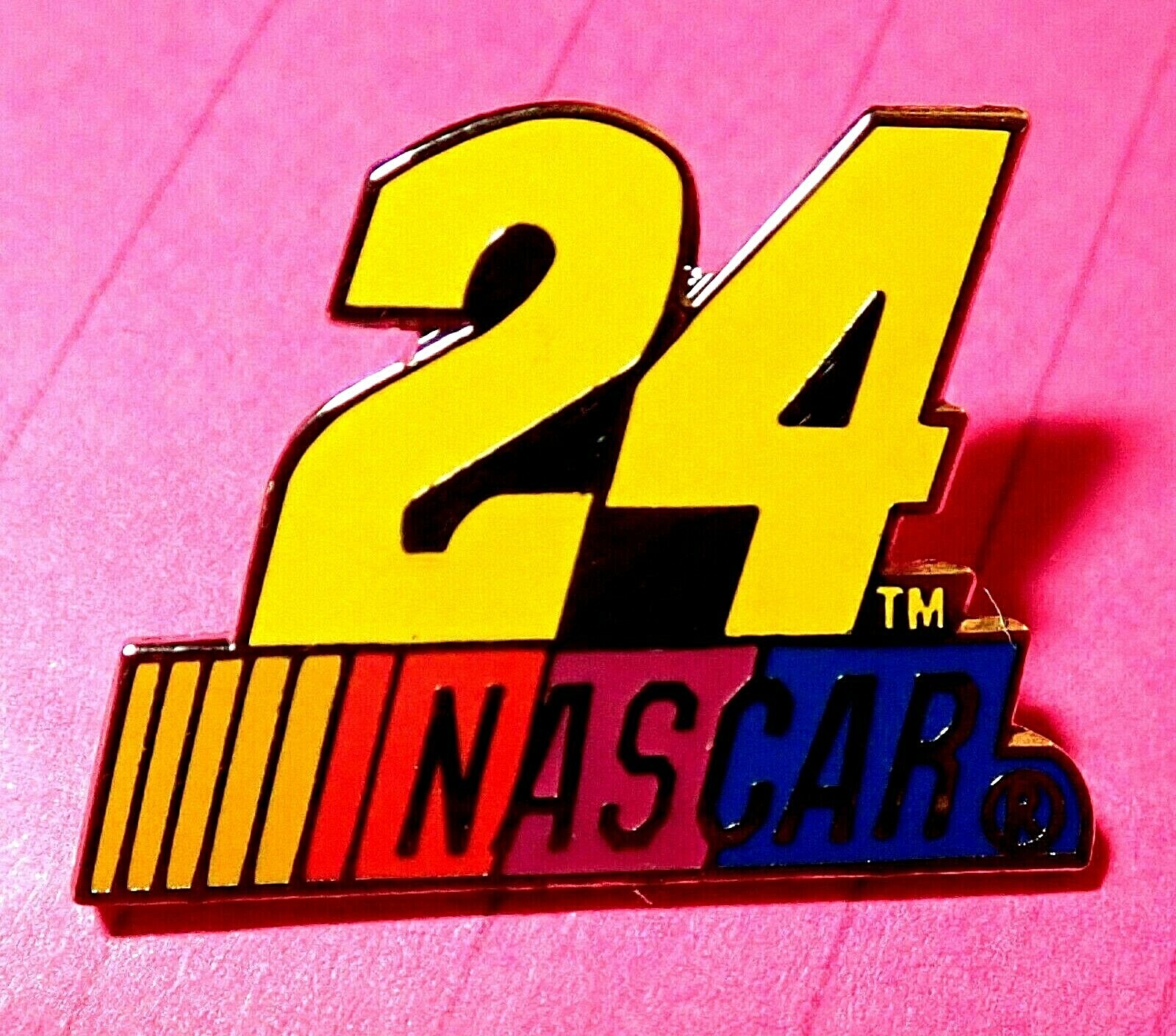 ^VINTAGE OFFICIAL NASCAR RACING NUMBER 24 JEFF GORDON PIN BADGE ...