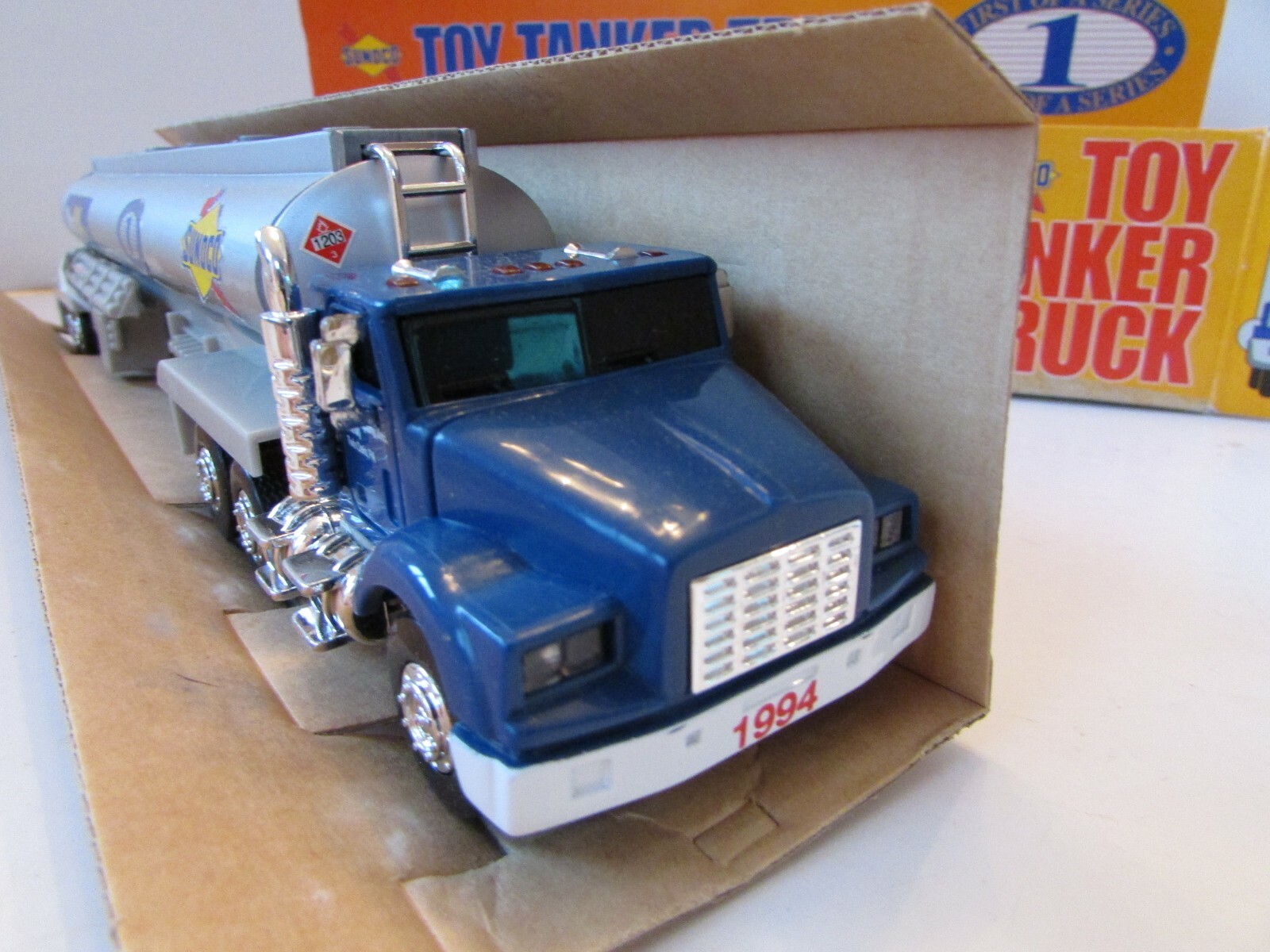 1994 SUNOCO TOY TANKER TRUCK COLLECTORS EDITION SOUNDS LIGHTS NIB LotD ...
