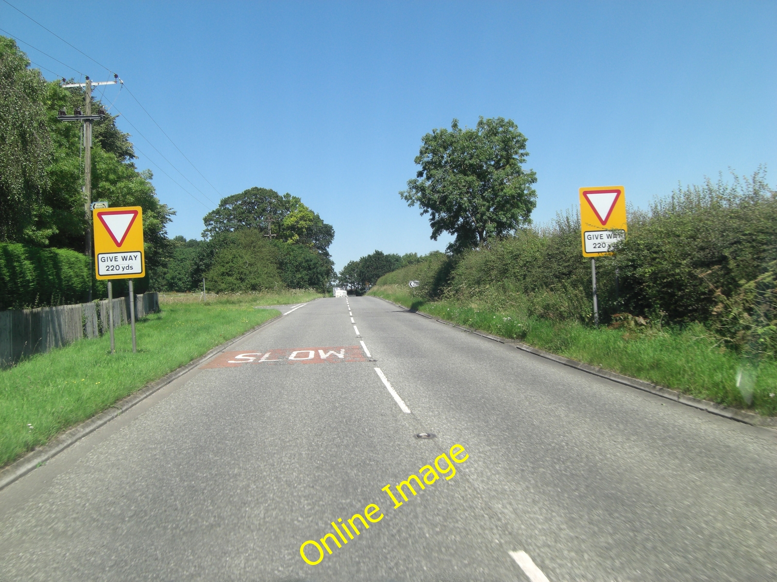 Photo 12x8 B4000 approaches junction with A338 Shefford Woodlands The ...