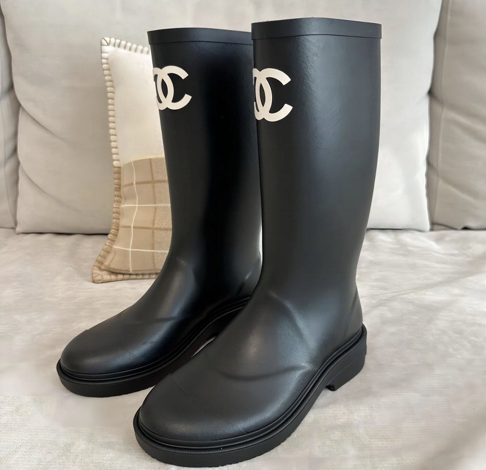 CHANEL CC Logo Rain Boots Rubber Boots Black Limited Edition 71038326 ...