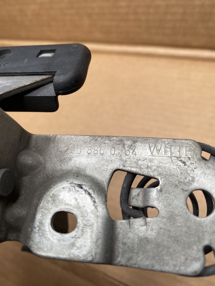 Mercedes 03-09 R230 SL500 SL550 Hood Safety Catch Latch Lock Hook ...