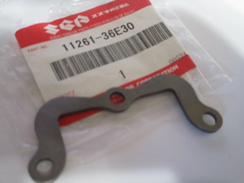 NOS Suzuki RM125 RM 125 2001-02 OEM Valve guide plate 11261-36e30 for ...